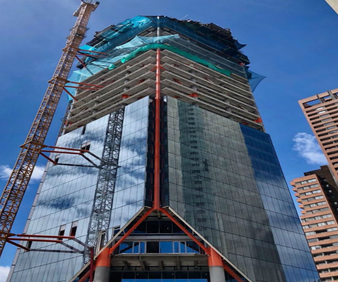 La torre norte del complejo Atrio alcanzó su altura máxima