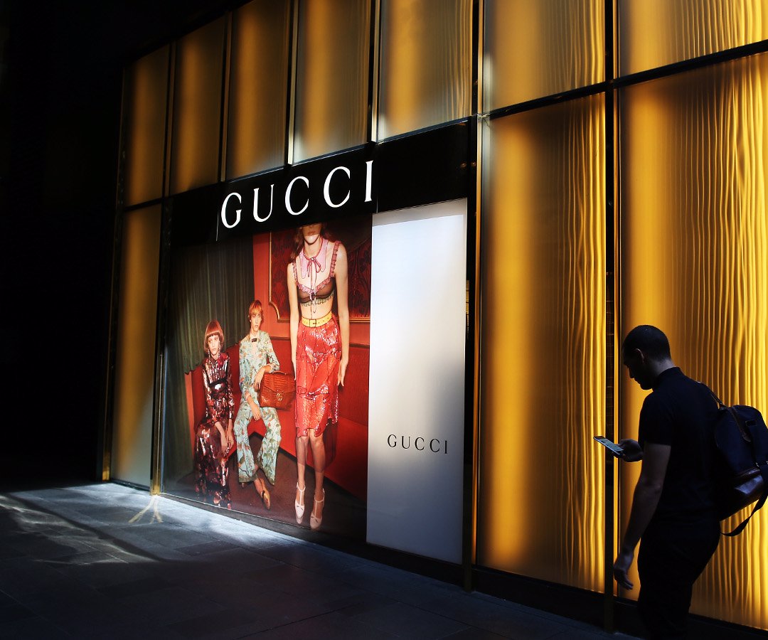 Gucci retira suéter de sus tiendas físicas y en línea tras controversia ...